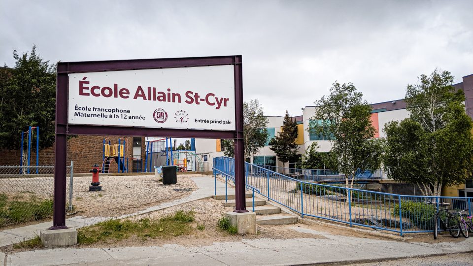 Parents worry about Yellowknife school drop-off area