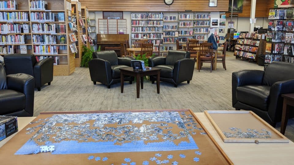 Hay River library removes seating over loitering concerns