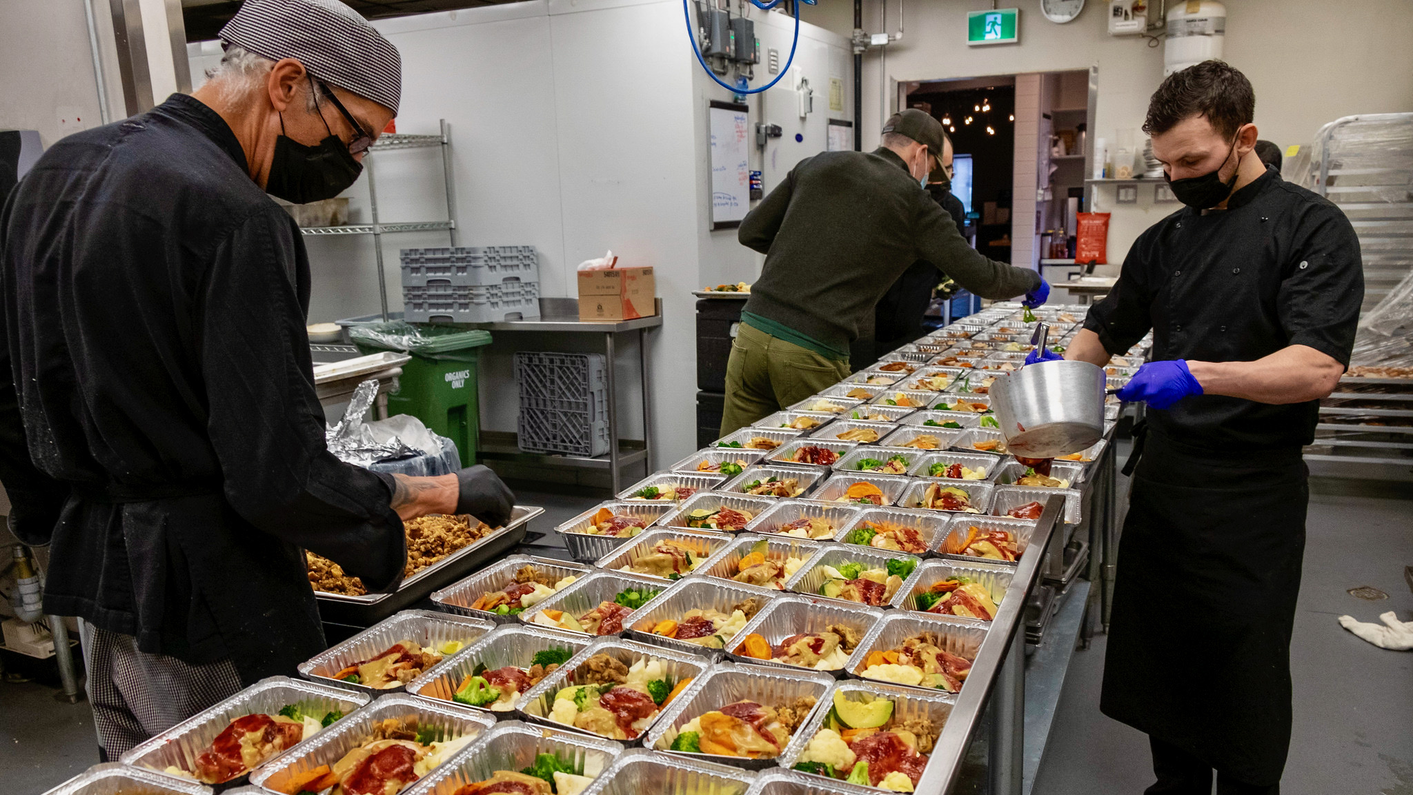 Gahcho Kué buys Thanksgiving dinner for healthcare staff