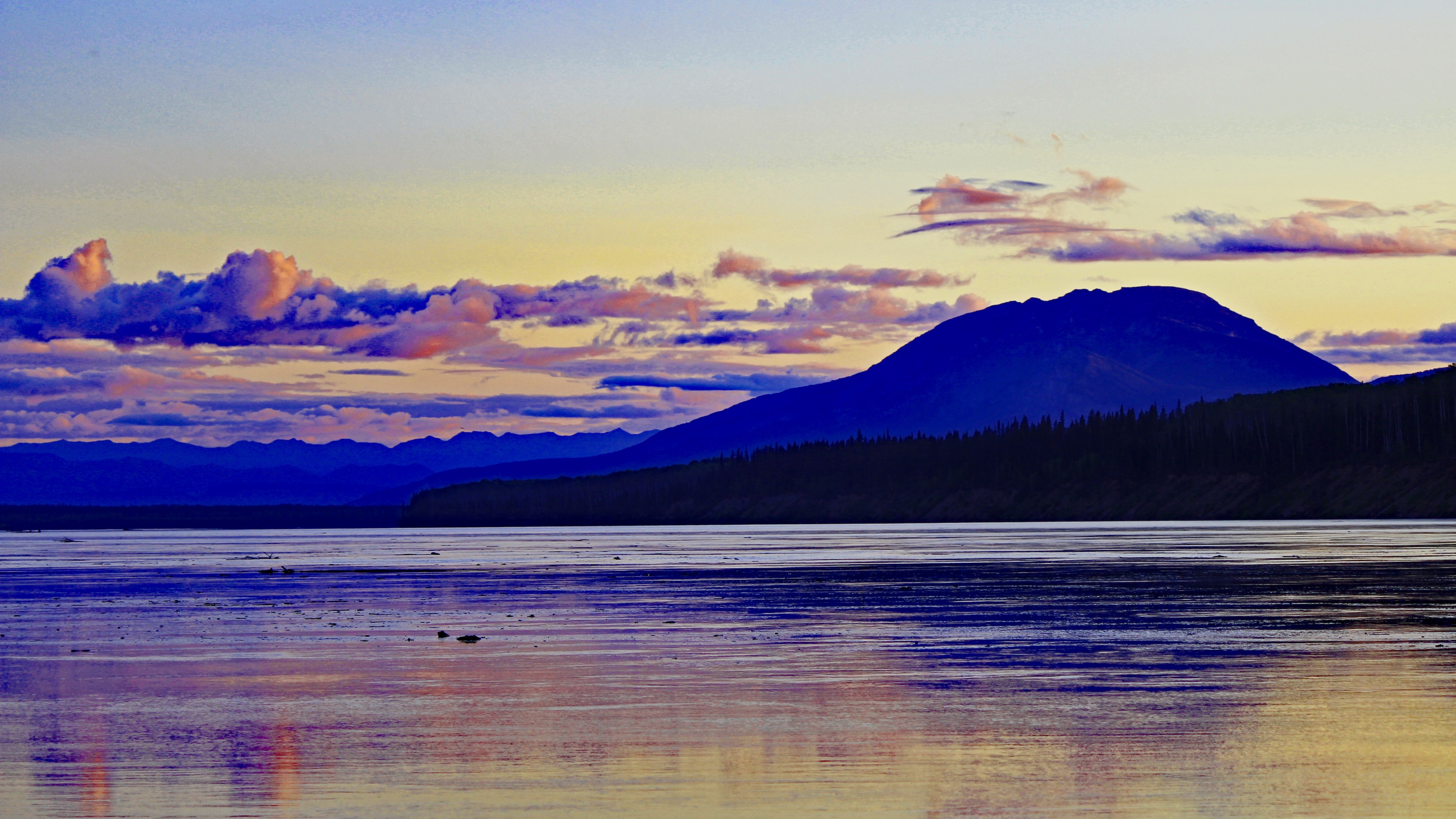 Nahanni Butte holds meeting to prepare for possible evacuation