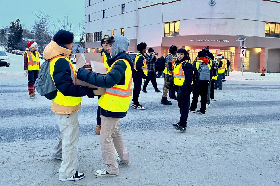 Watch: Yellowknife students form food drive human chain