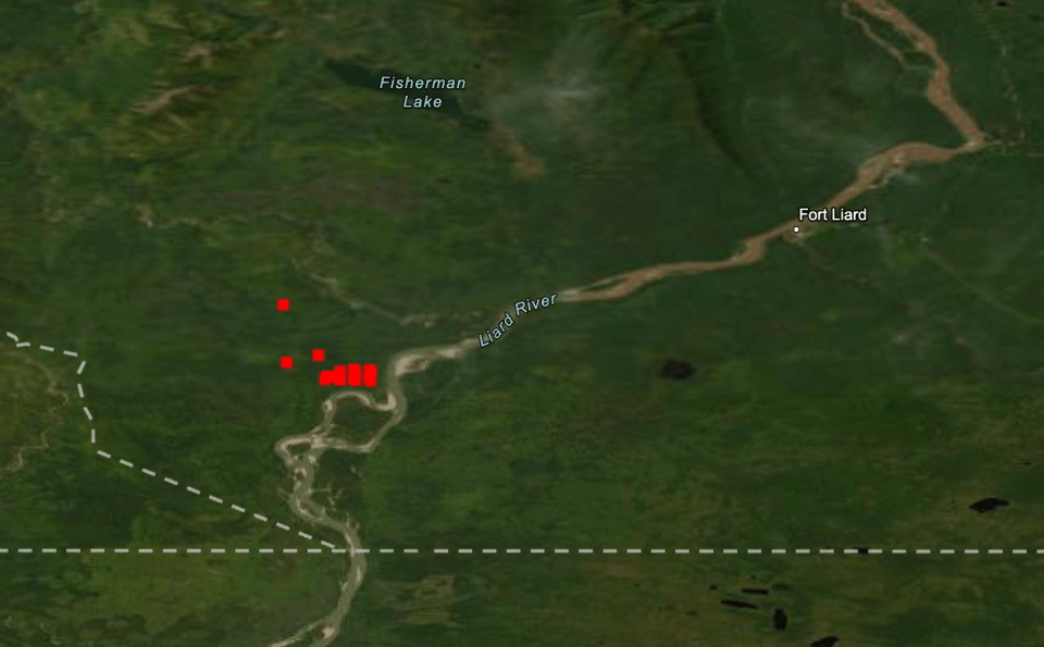 Wildfire jumps Liard River, ‘risk rising’ to Fort Liard