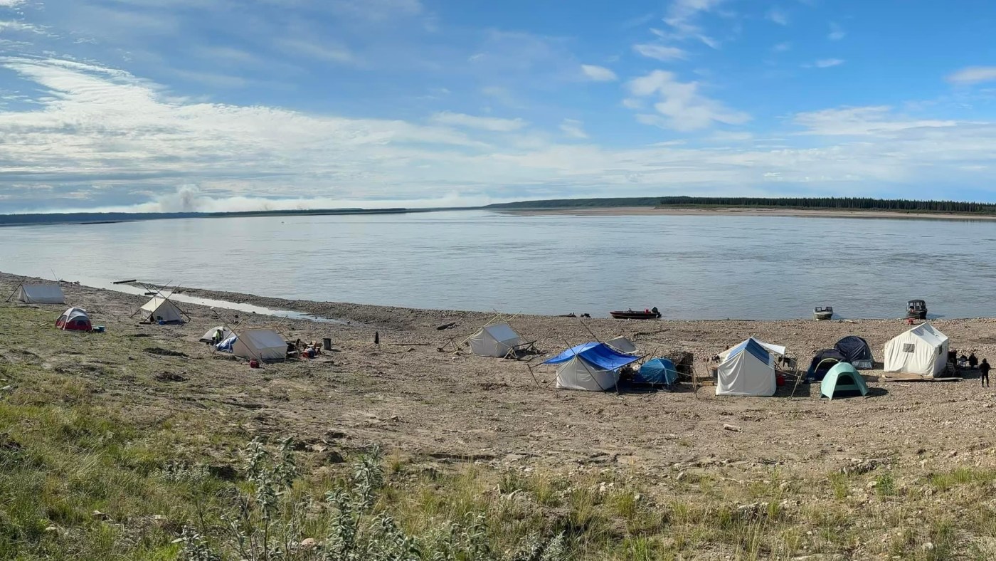 More than 100 Fort Good Hope residents evacuate to fishing camp