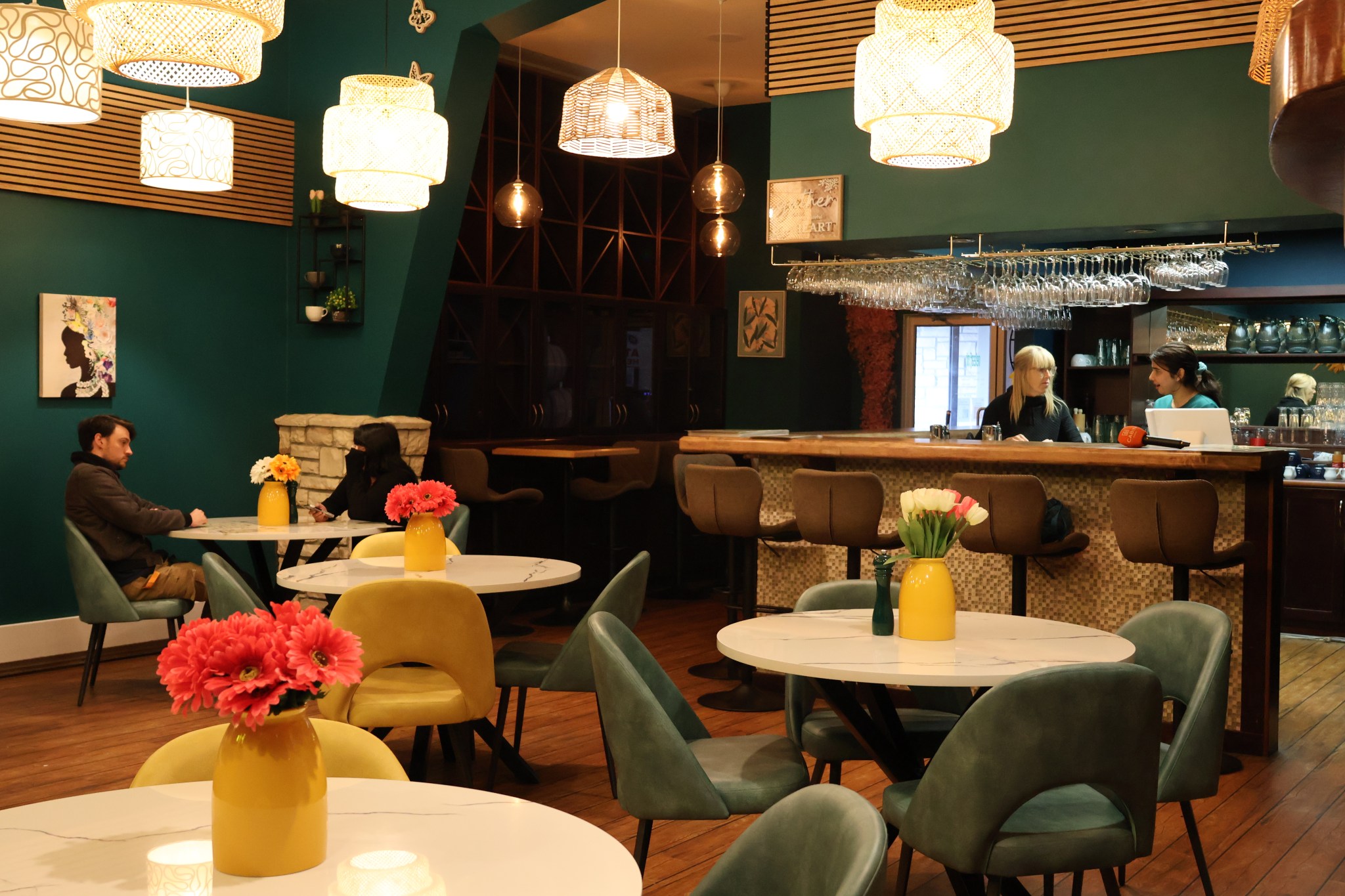 New Yellowknife café takes over former Hungry Wolf location