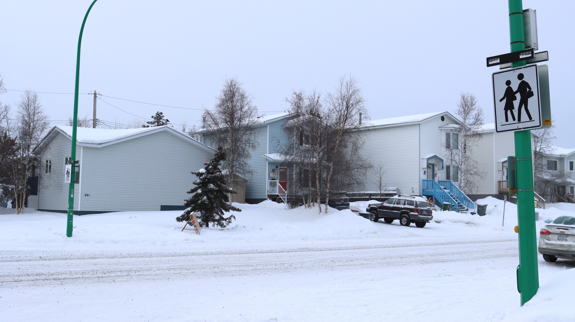 ‘Close calls’ at broken crosswalk near Yellowknife school