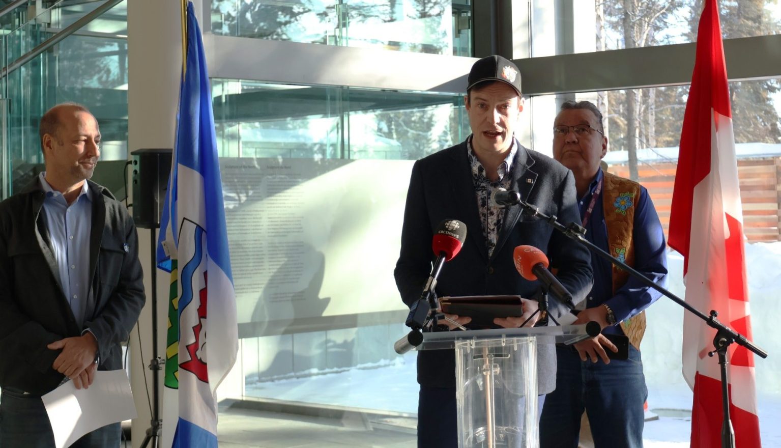 Group of 3 MLAs seeks to split NWT health department, censure minister